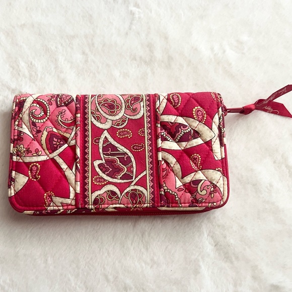 Vera Bradley | Bags | Vera Bradley Zip Around Wallet In Rosy Posies ...